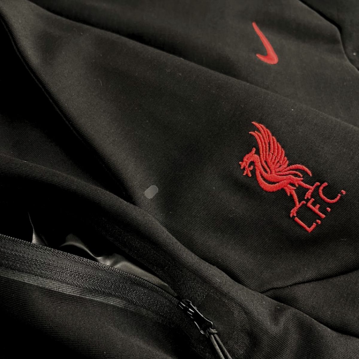 Trening Nike Liverpool Tech Fleece pentru bărbați, negru. Calitate pre ...